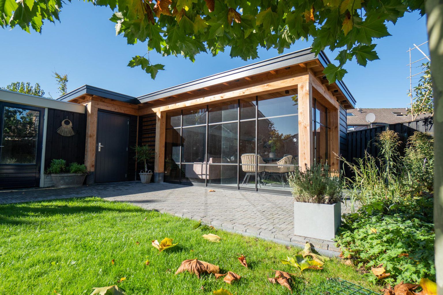 Moderne overkapping voor tuin kopen | Geldersche Houtbouw