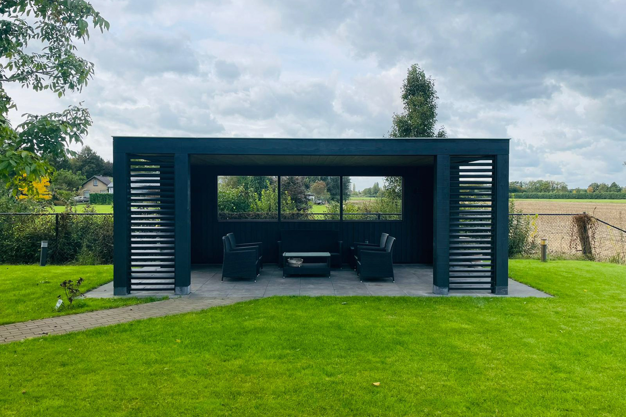 Antraciet overkapping kopen en laten bouwen | Geldersche Houtbouw