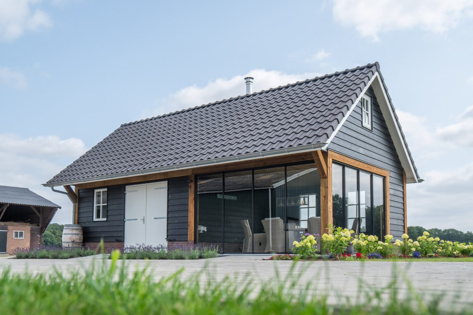 Houten garage met overkapping | Geldersche Houtbouw