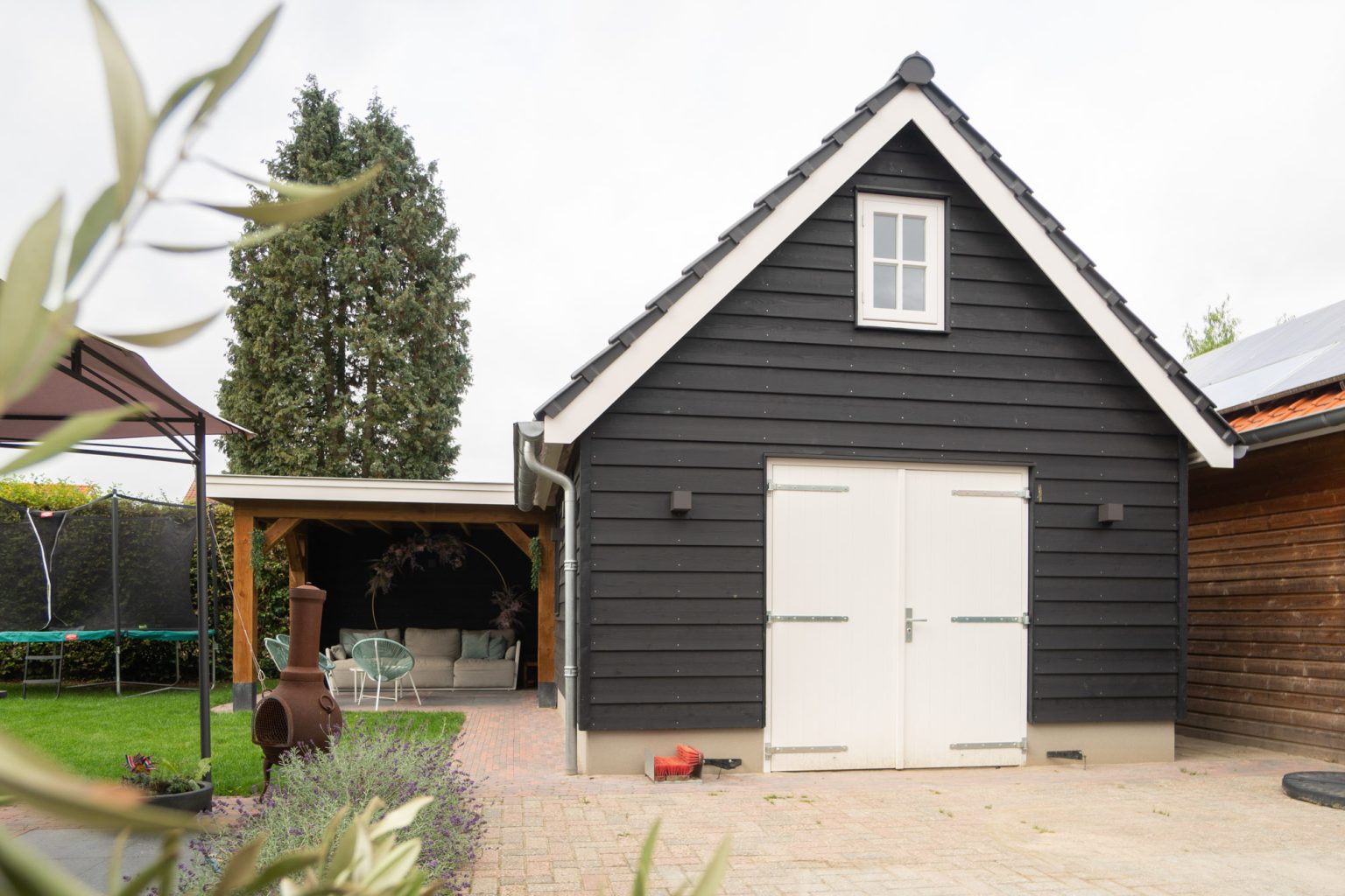 Houten garage met overkapping | Geldersche Houtbouw